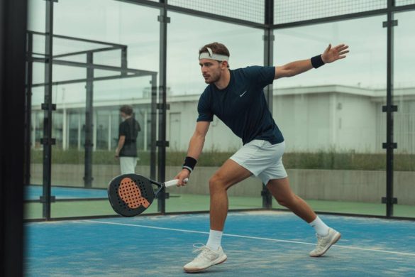 Stratégies de jeu en double au padel : comment mieux communiquer et se ...